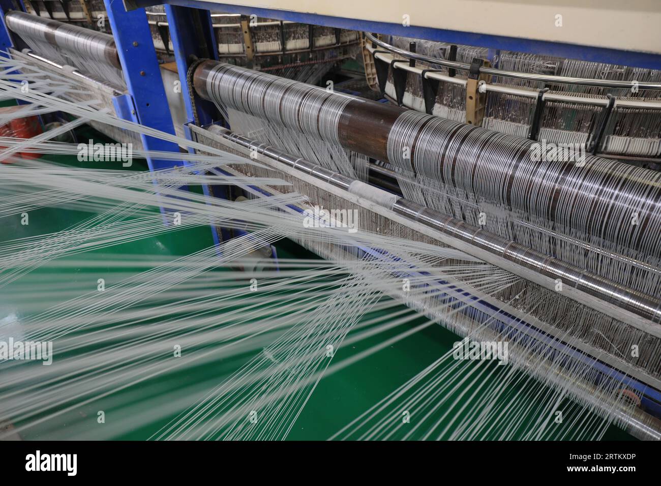 The mechanical equipment of the plastic weaving production line is ...