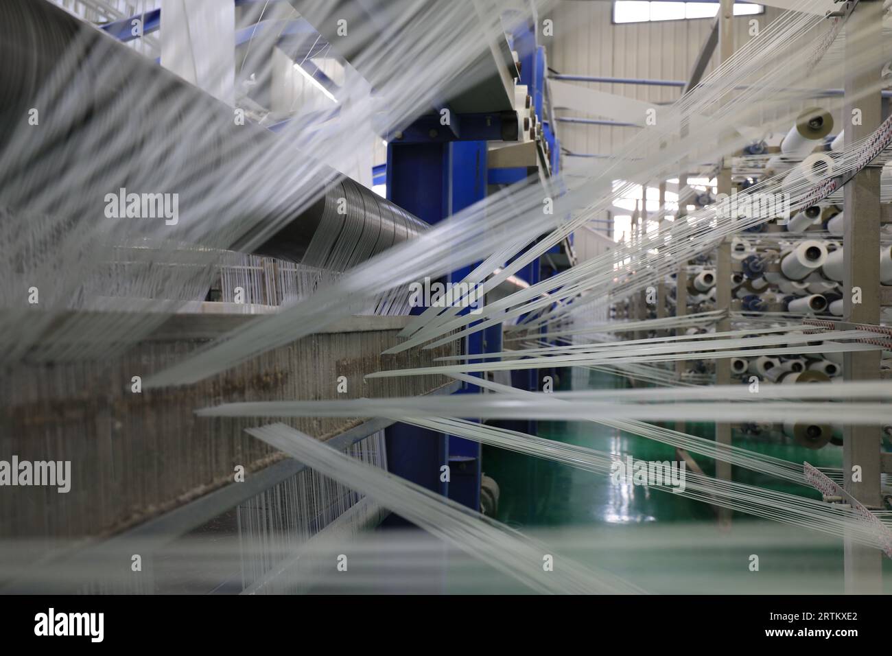 The mechanical equipment of the plastic weaving production line is ...