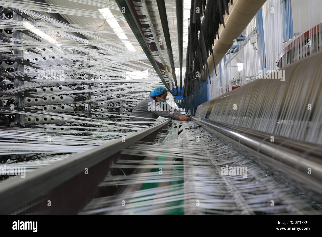 The mechanical equipment of the plastic weaving production line is ...