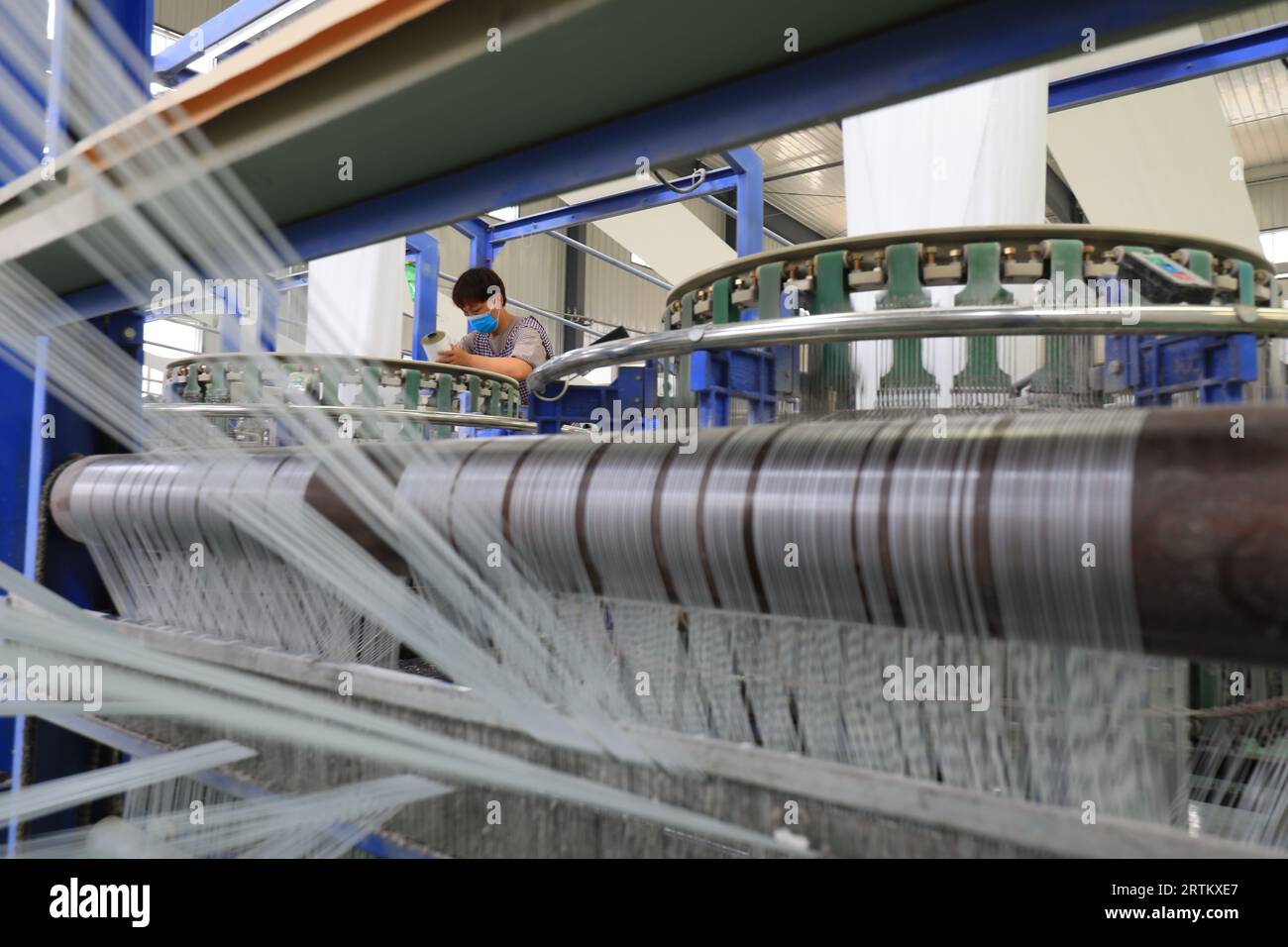 The mechanical equipment of the plastic weaving production line is ...