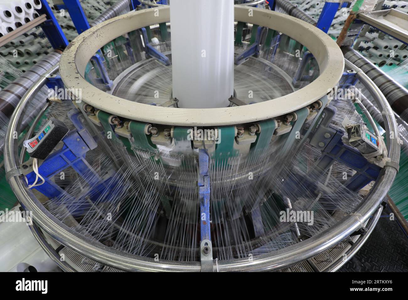 The mechanical equipment of the plastic weaving production line is ...