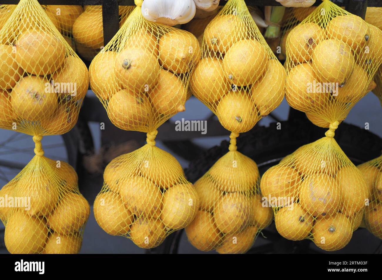 Lemon selling in supermarkets in istanbul Stock Photo - Alamy