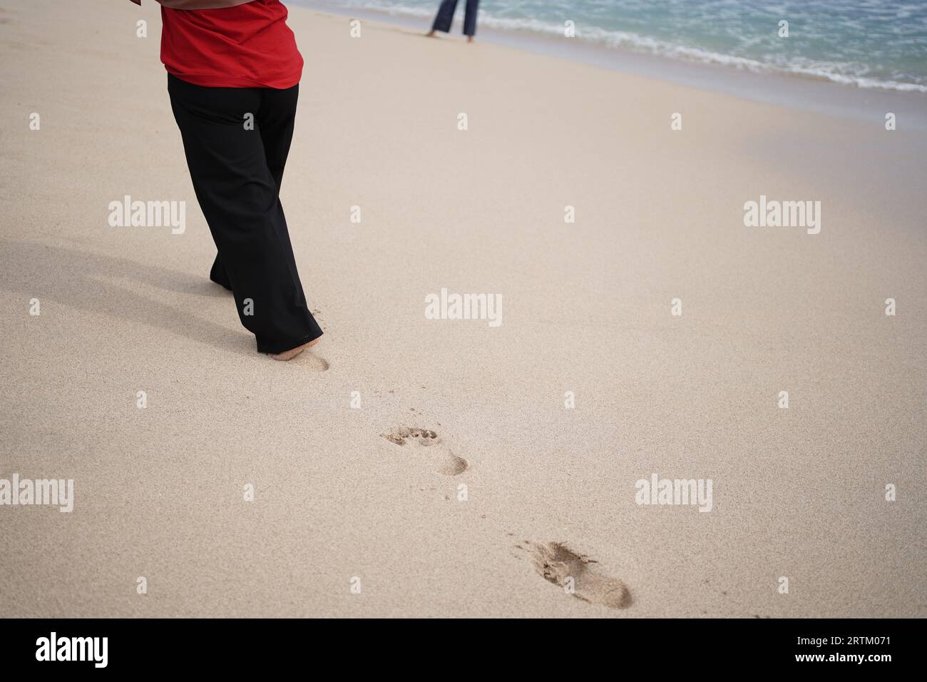 Footprints of women on white sandy beaches Stock Photo - Alamy
