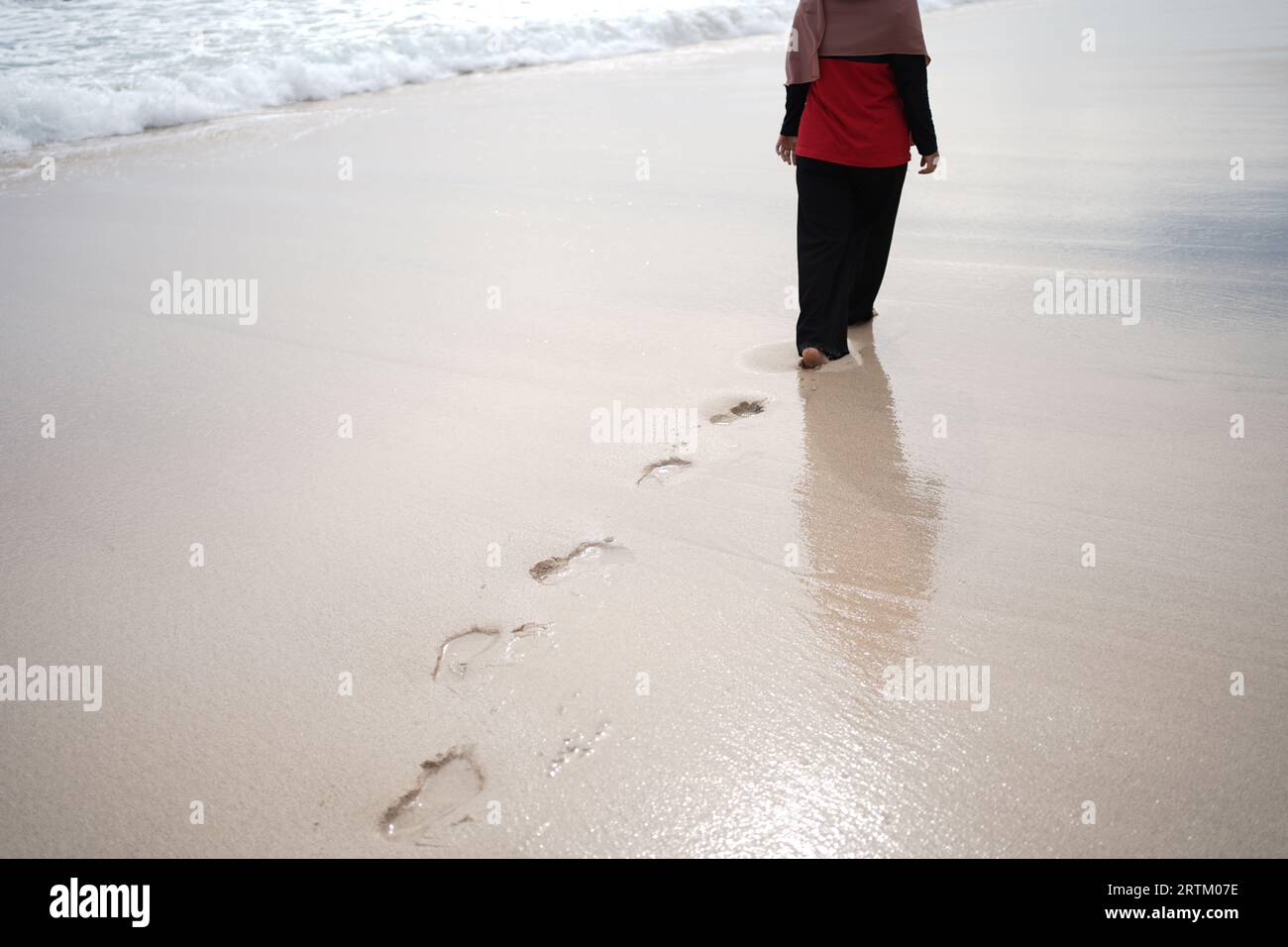 Walk on white beaches tropical hi-res stock photography and images - Alamy