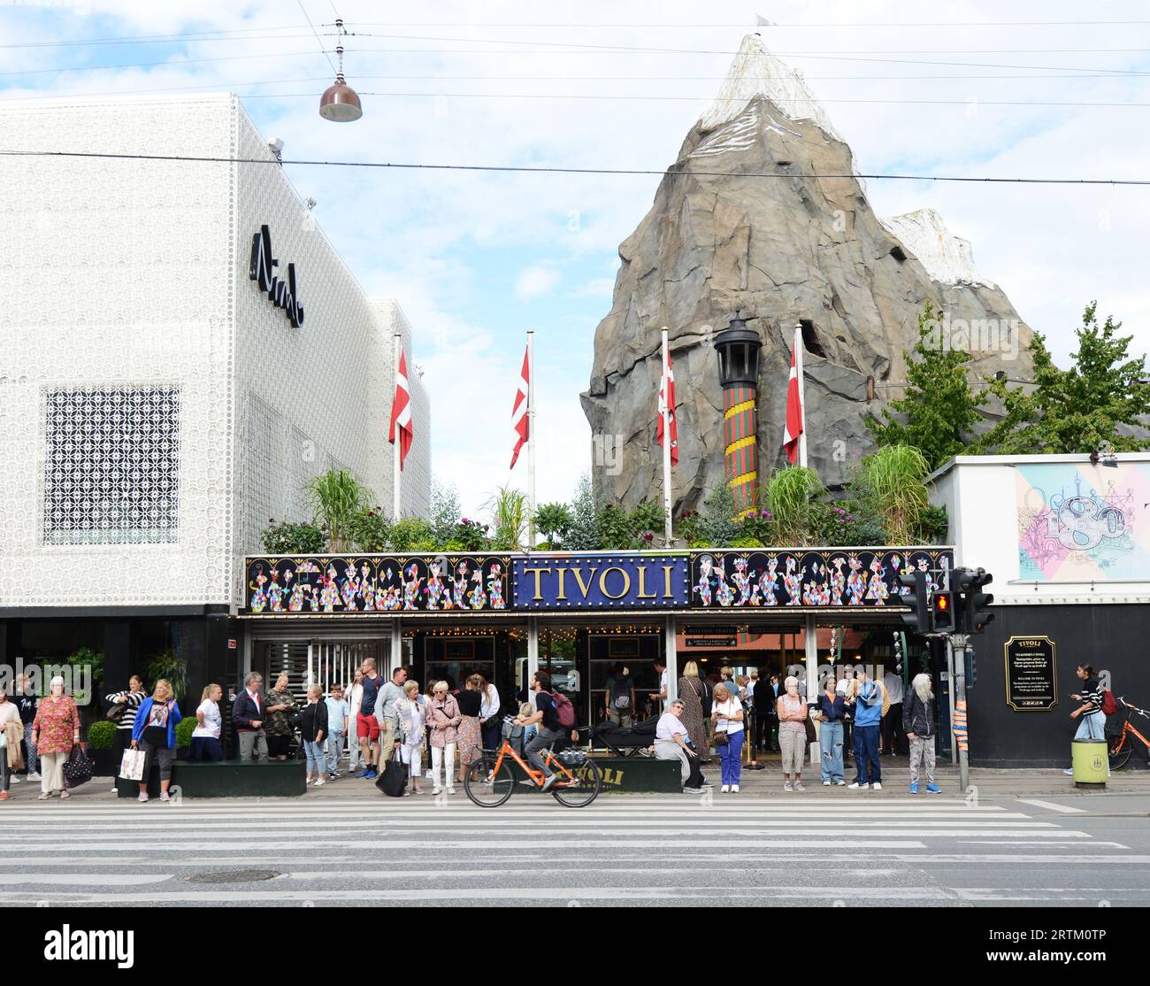 The main entrance to the Tivoli gardens and amusement park in ...