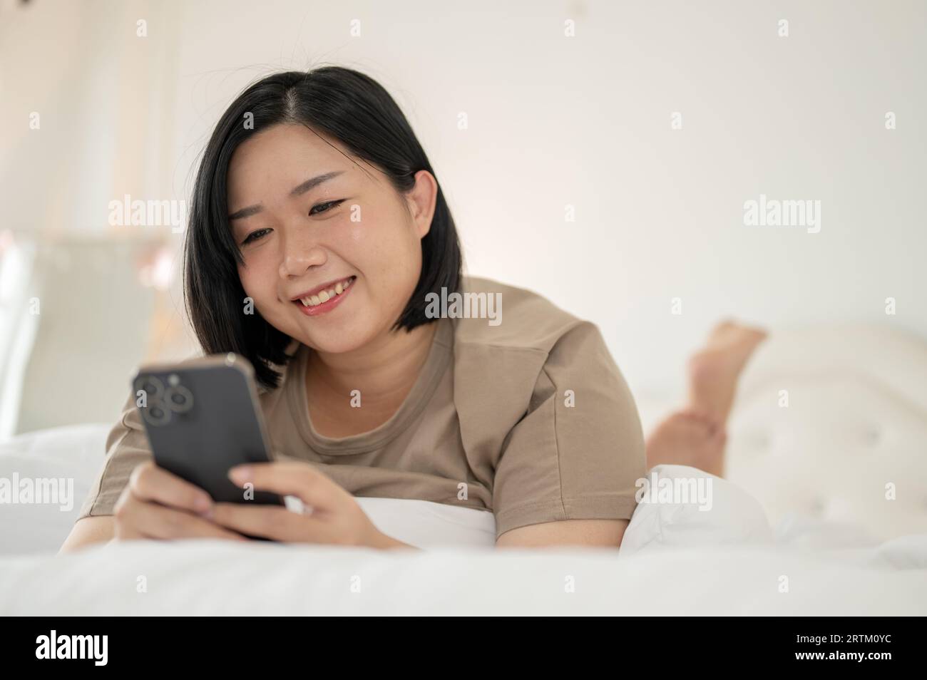 Friends relax on blanket using hi-res stock photography and images - Alamy