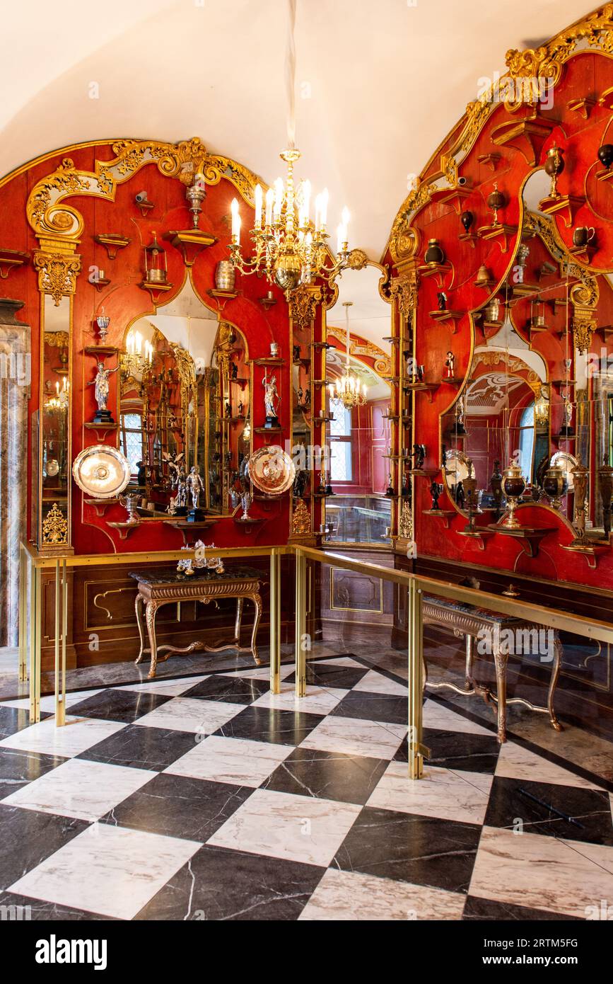 Dresden green vault diamonds hi-res stock photography and images - Alamy