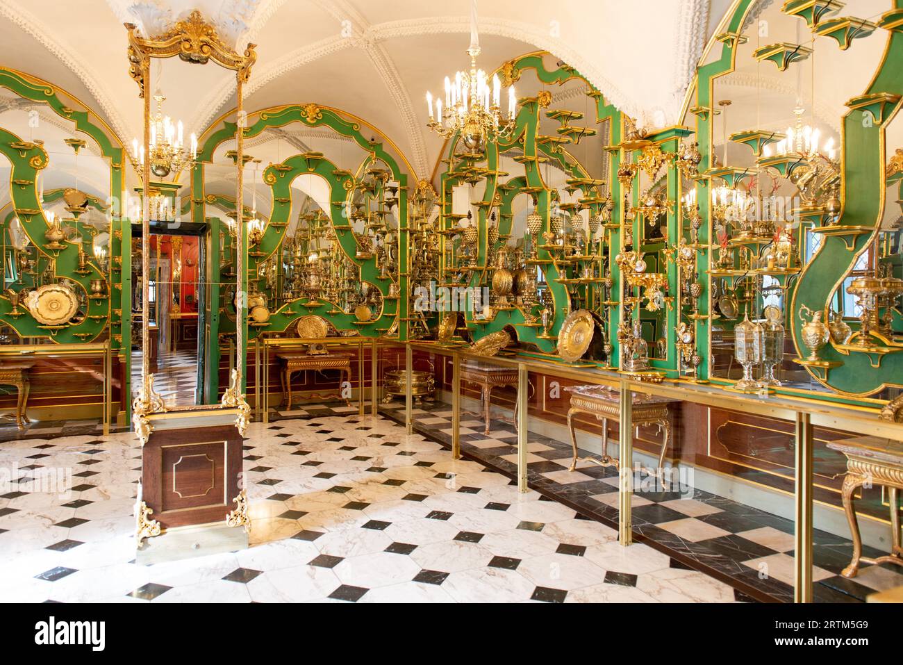 Dresden green vault diamonds hi-res stock photography and images - Alamy