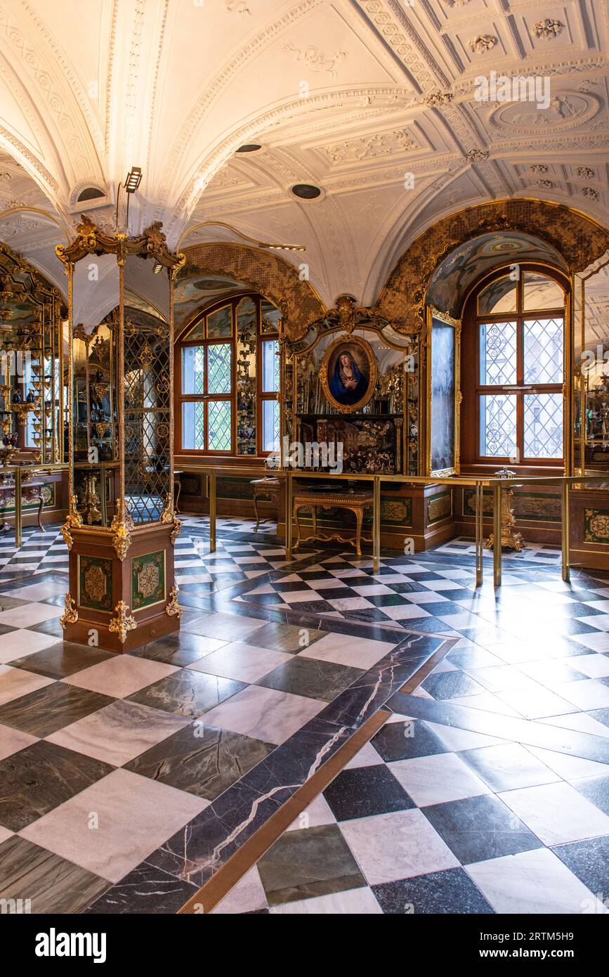 Visiting the Grünes Gewölbe or Green Vault, a museum in Dresden ...