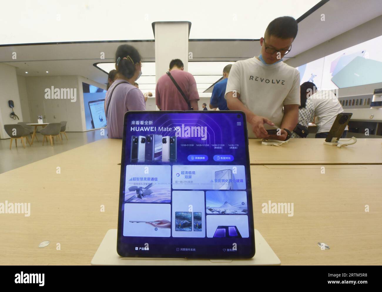 HANGZHOU, CHINA - SEPTEMBER 14, 2023 - Customers experience Huawei's ...
