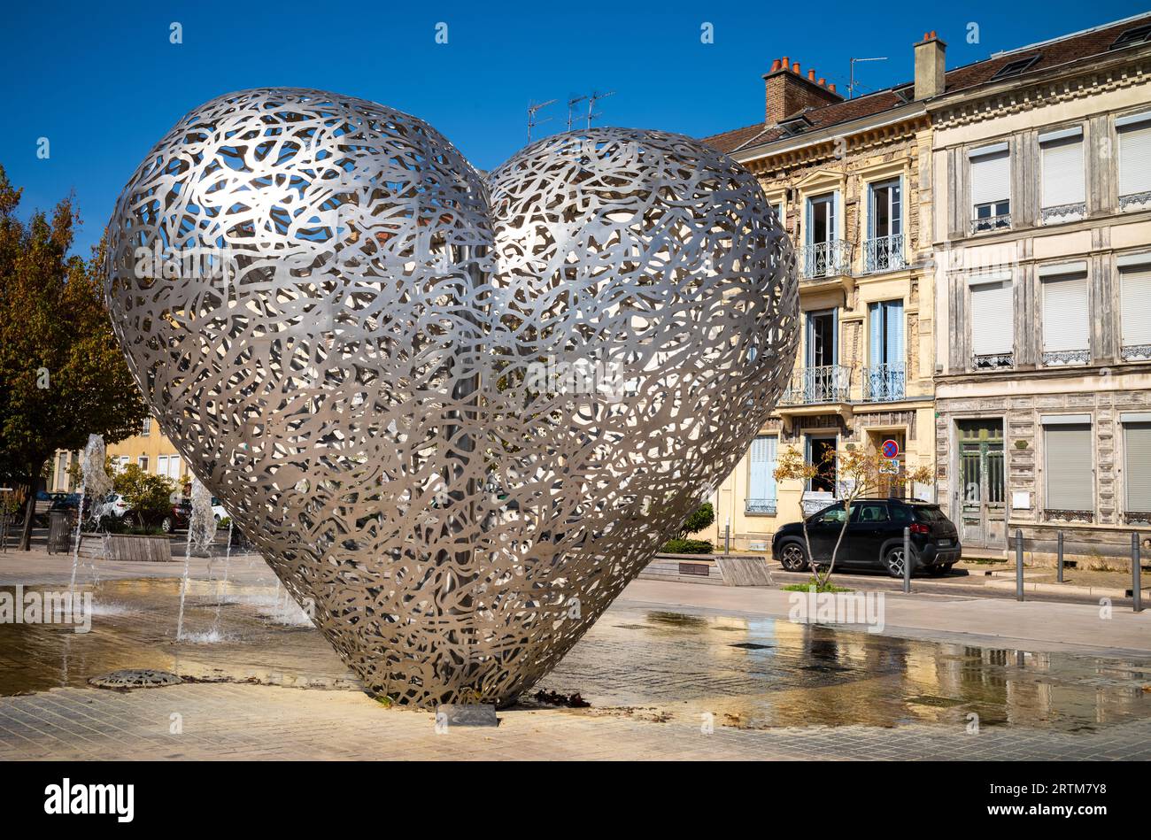 The sculpture known as the "Heart of Troyes" next to a water fountain ...