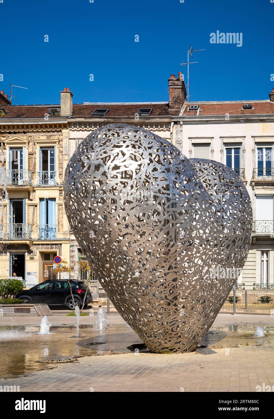 The sculpture known as the "Heart of Troyes" next to a water fountain ...