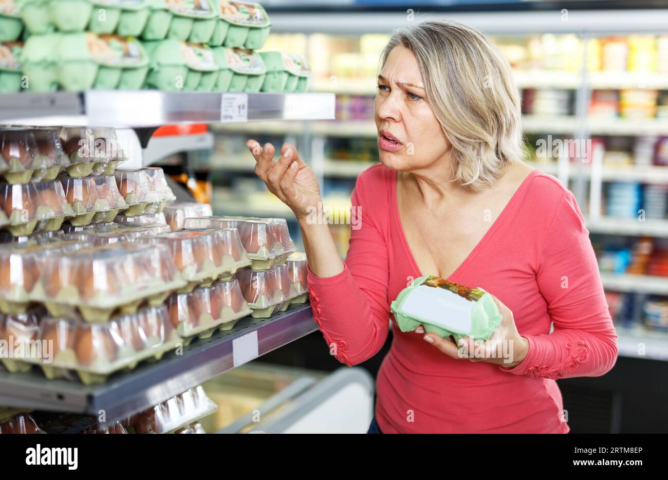 Shocked customer looking at price tag Stock Photo - Alamy