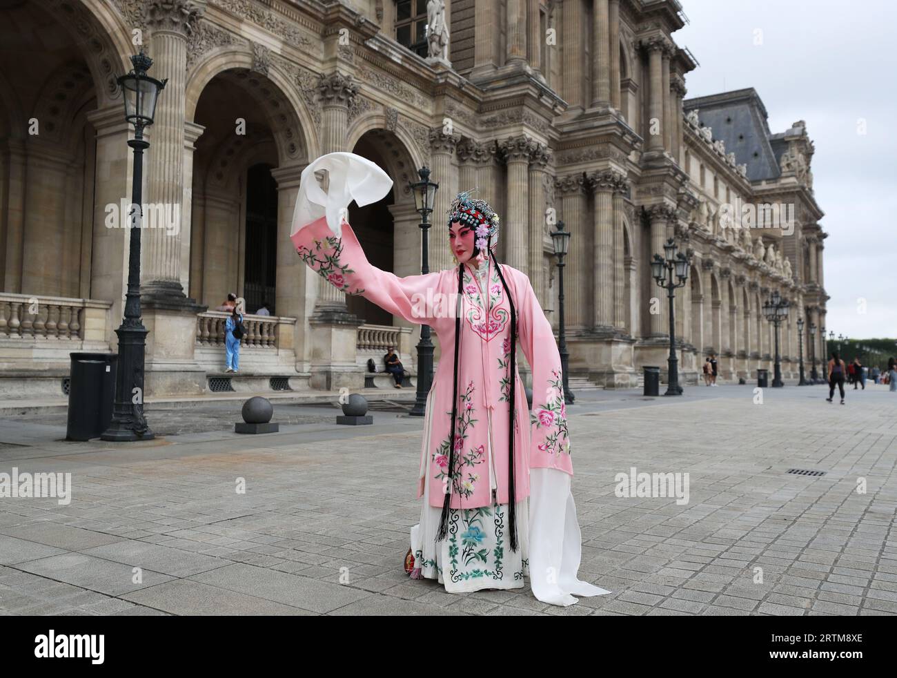 Mob opera hi-res stock photography and images - Alamy