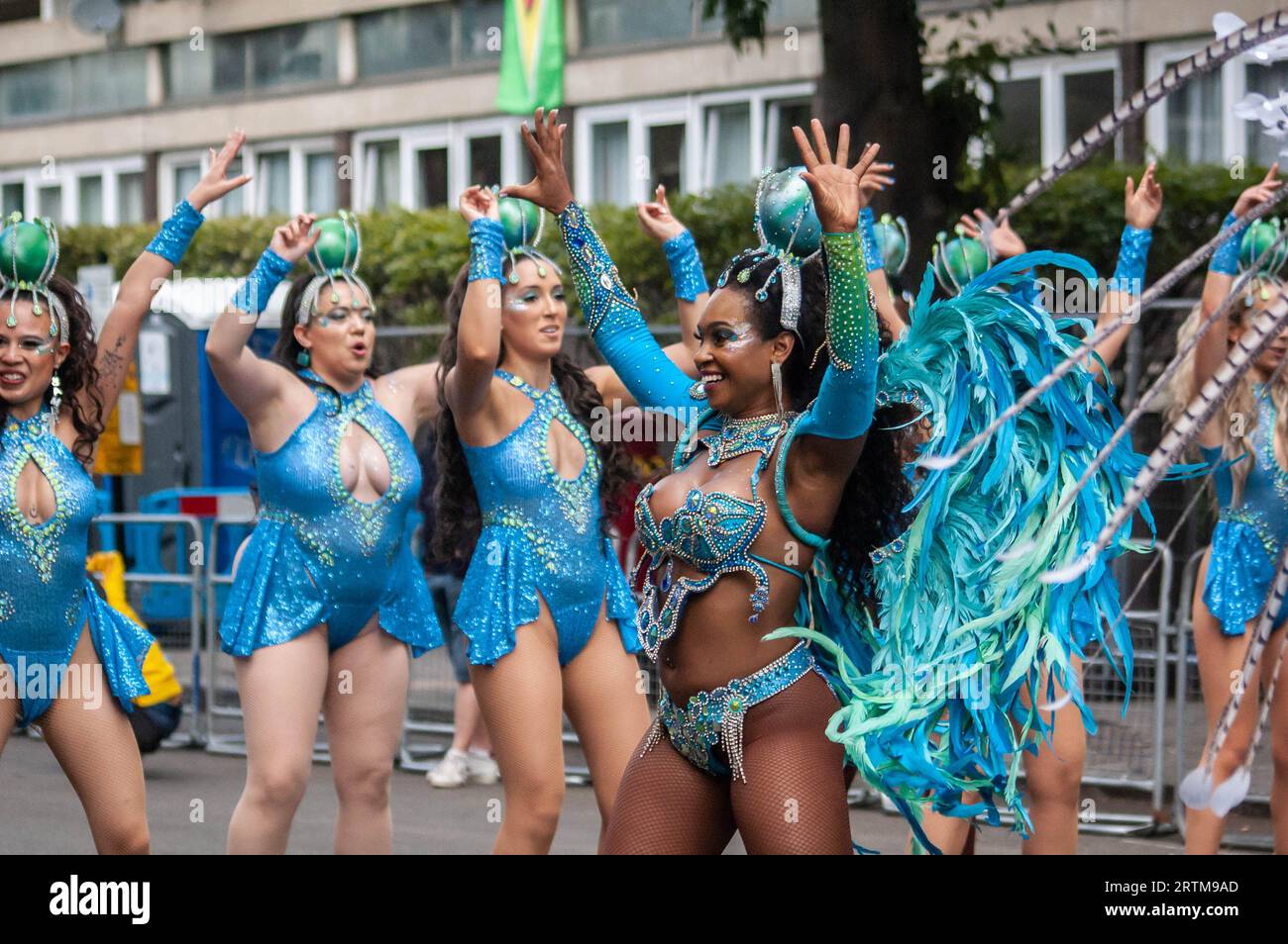 NOTTING HILL, LONDON, ENGLAND - 28 August 2023: Performers wearing ...