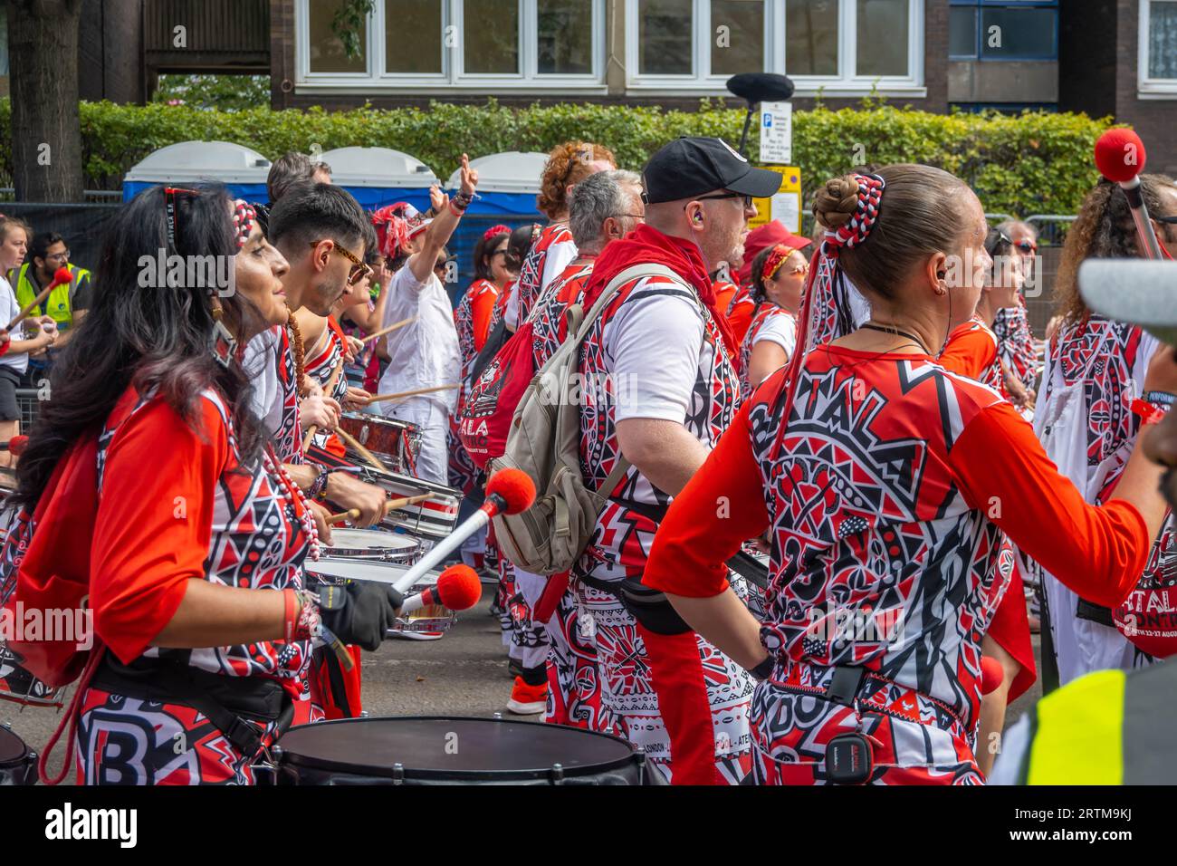 NOTTING HILL, LONDON, ENGLAND - 28 August 2023: A band performing at ...