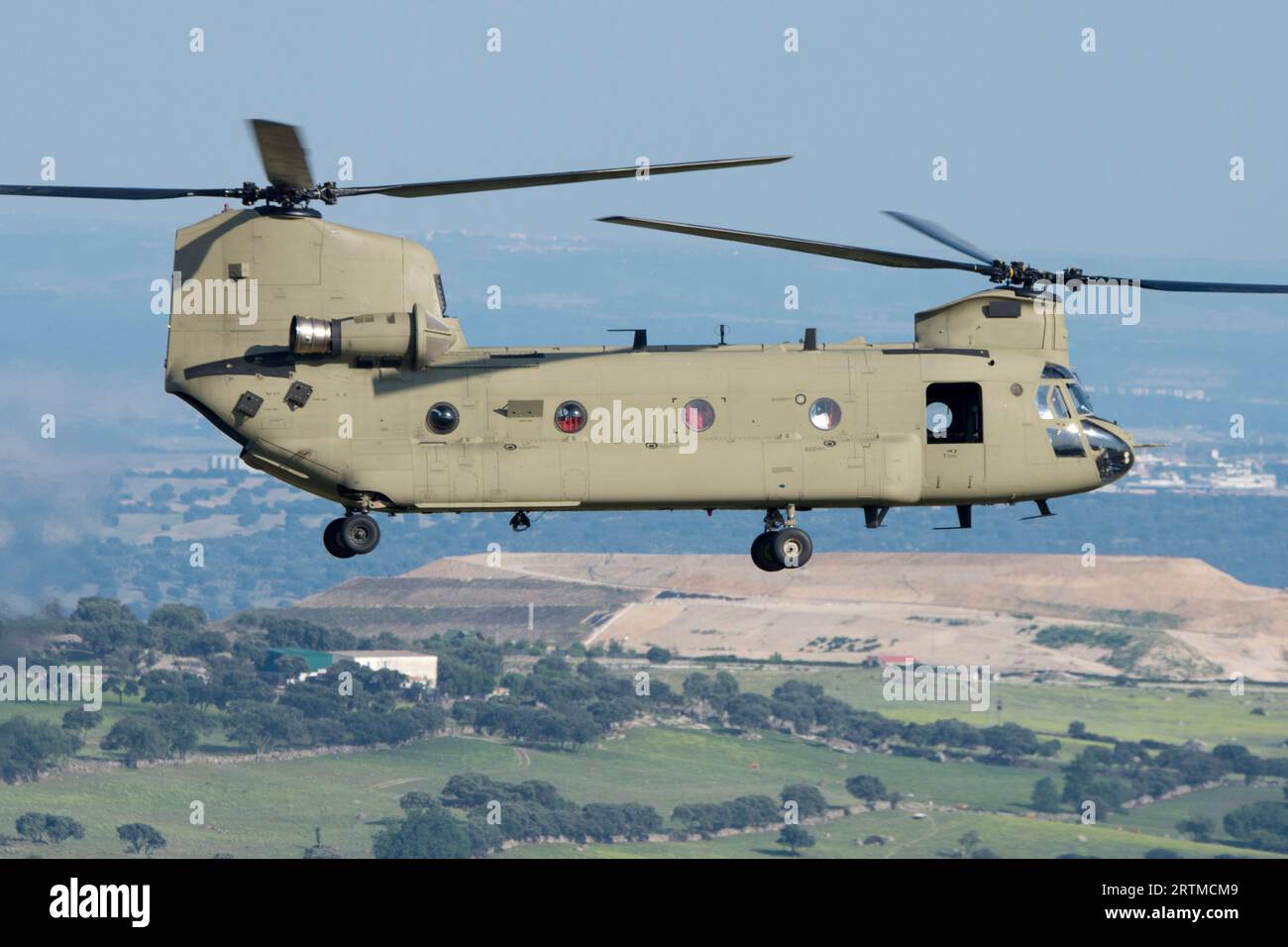 Dos helicópteros de rotor hi-res stock photography and images - Alamy