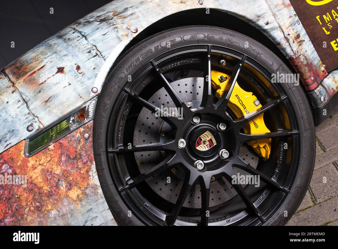 Night shoot with a Porsche 911 GT2 with a custom rusty 'rat car' wrap ...