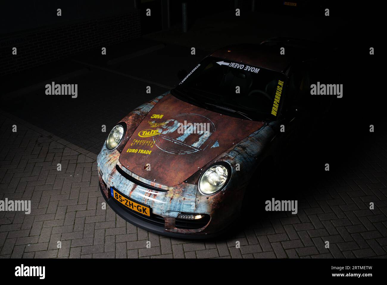Night shoot with a Porsche 911 GT2 with a custom rusty 'rat car' wrap ...