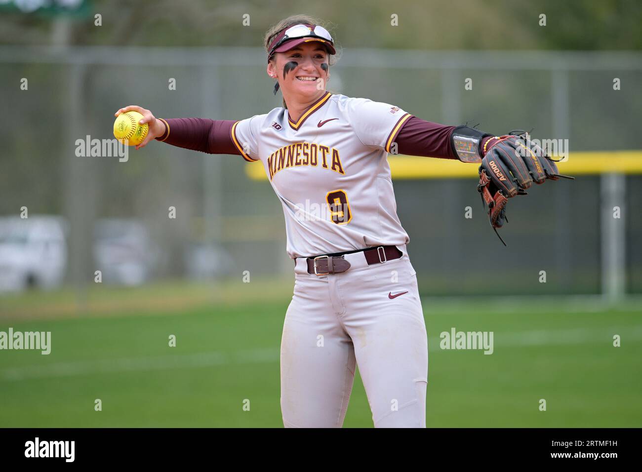 Minnesota infielder Jess Oakland (9) throws during an NCAA college ...