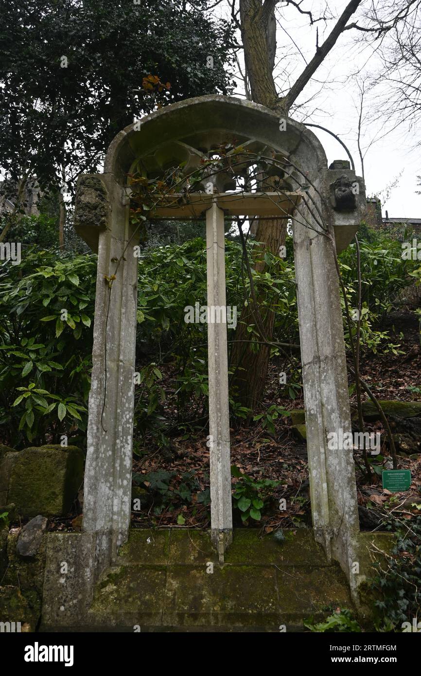 Garden feature architecture hi-res stock photography and images - Alamy