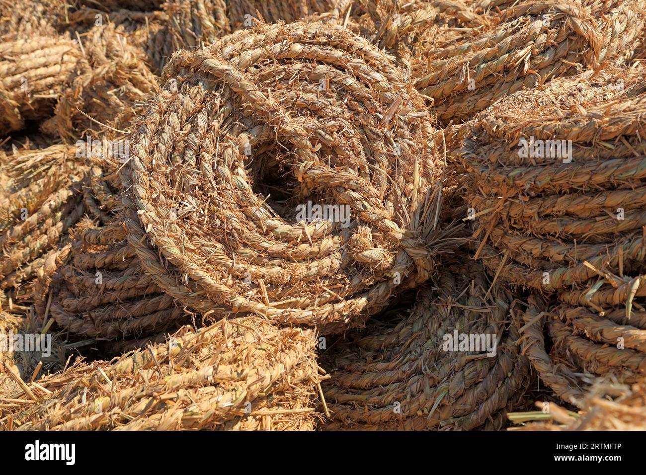 Straw rope piled up Stock Photo - Alamy