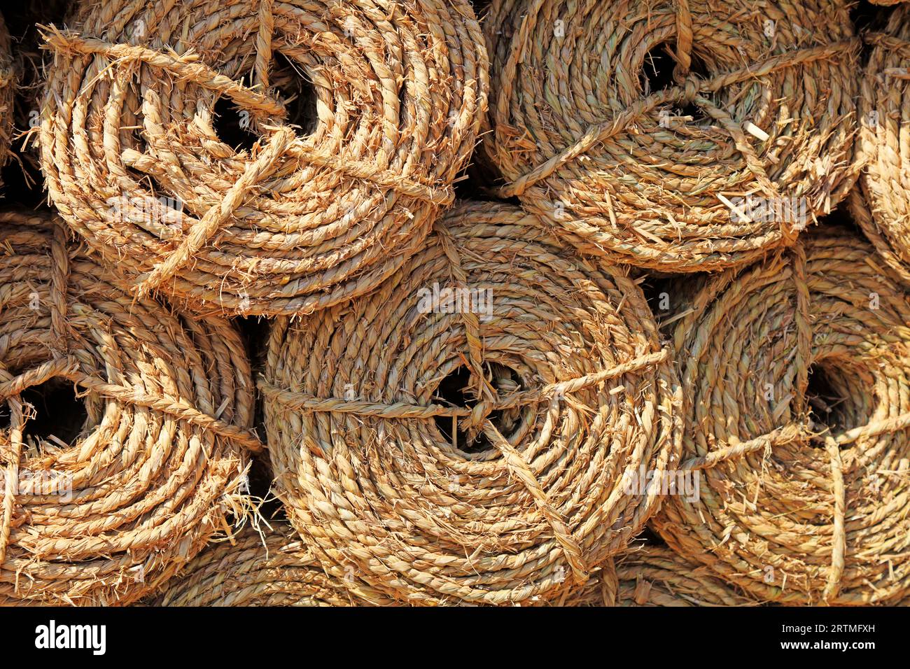 Straw rope hi-res stock photography and images - Alamy