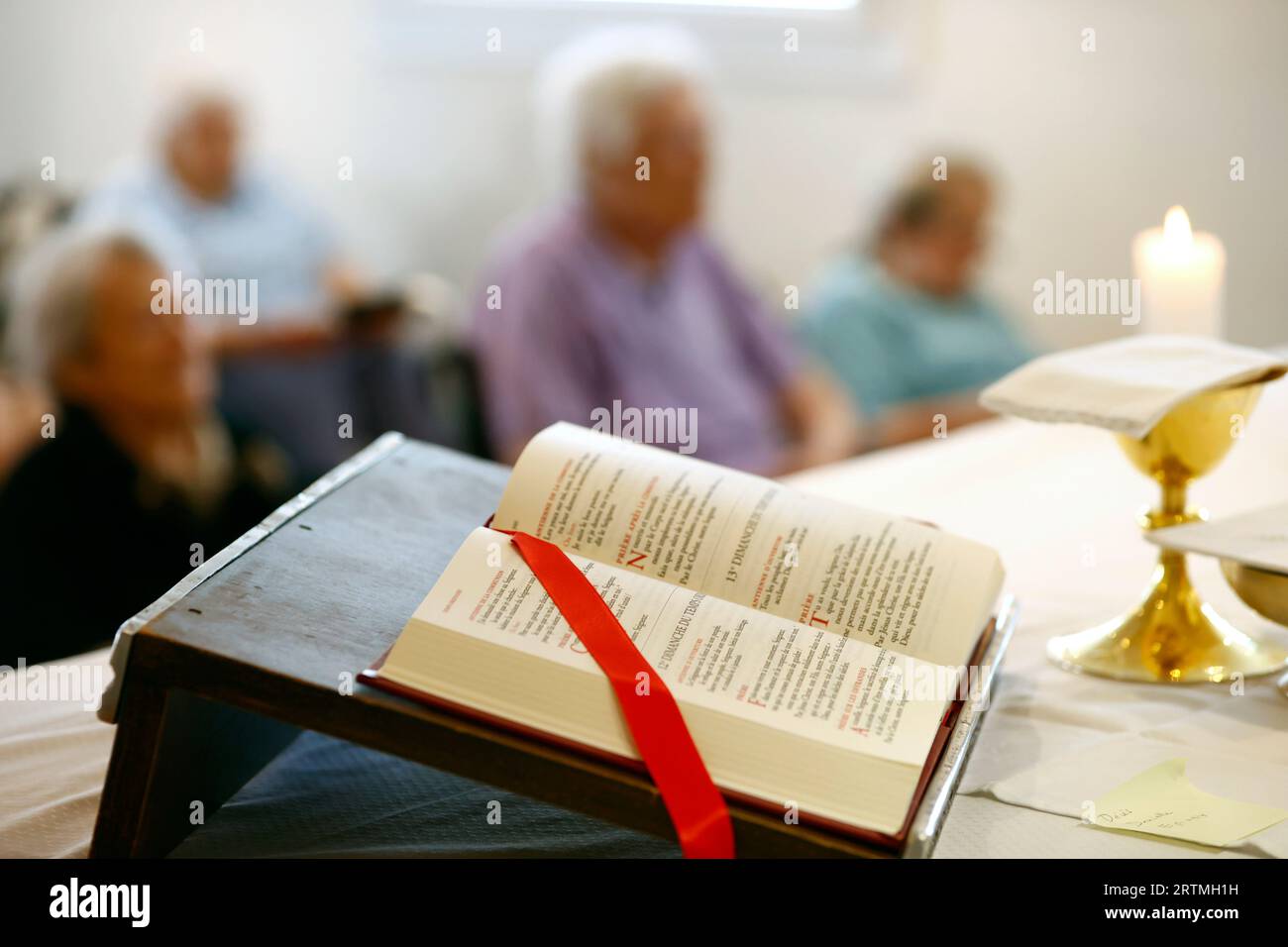 Catholic mass old peoples home hi-res stock photography and images - Alamy