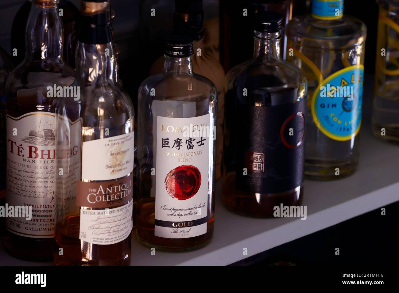 Home cocktail making hi-res stock photography and images - Alamy