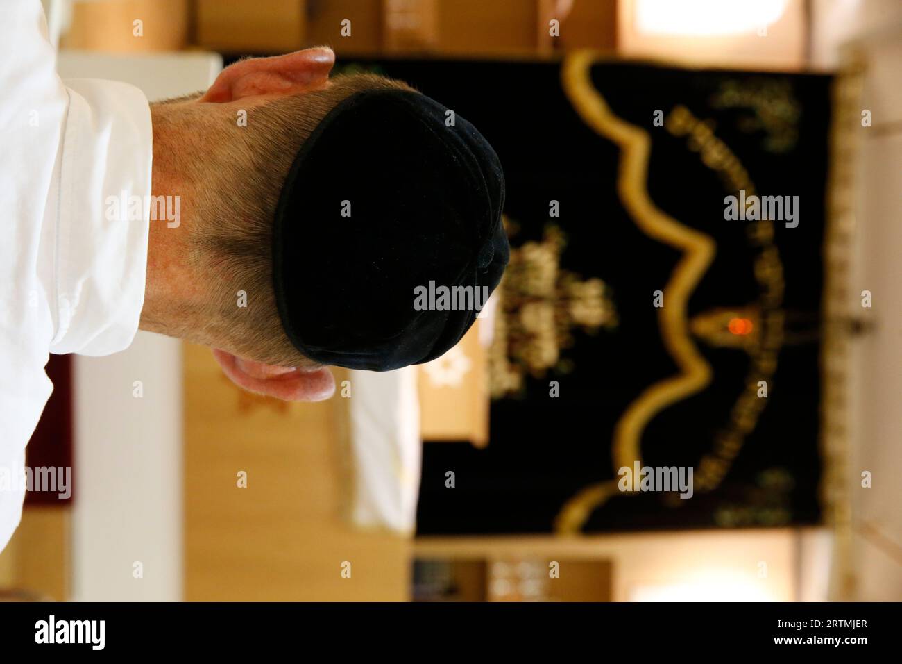 Synagogue kippa france hi-res stock photography and images - Alamy