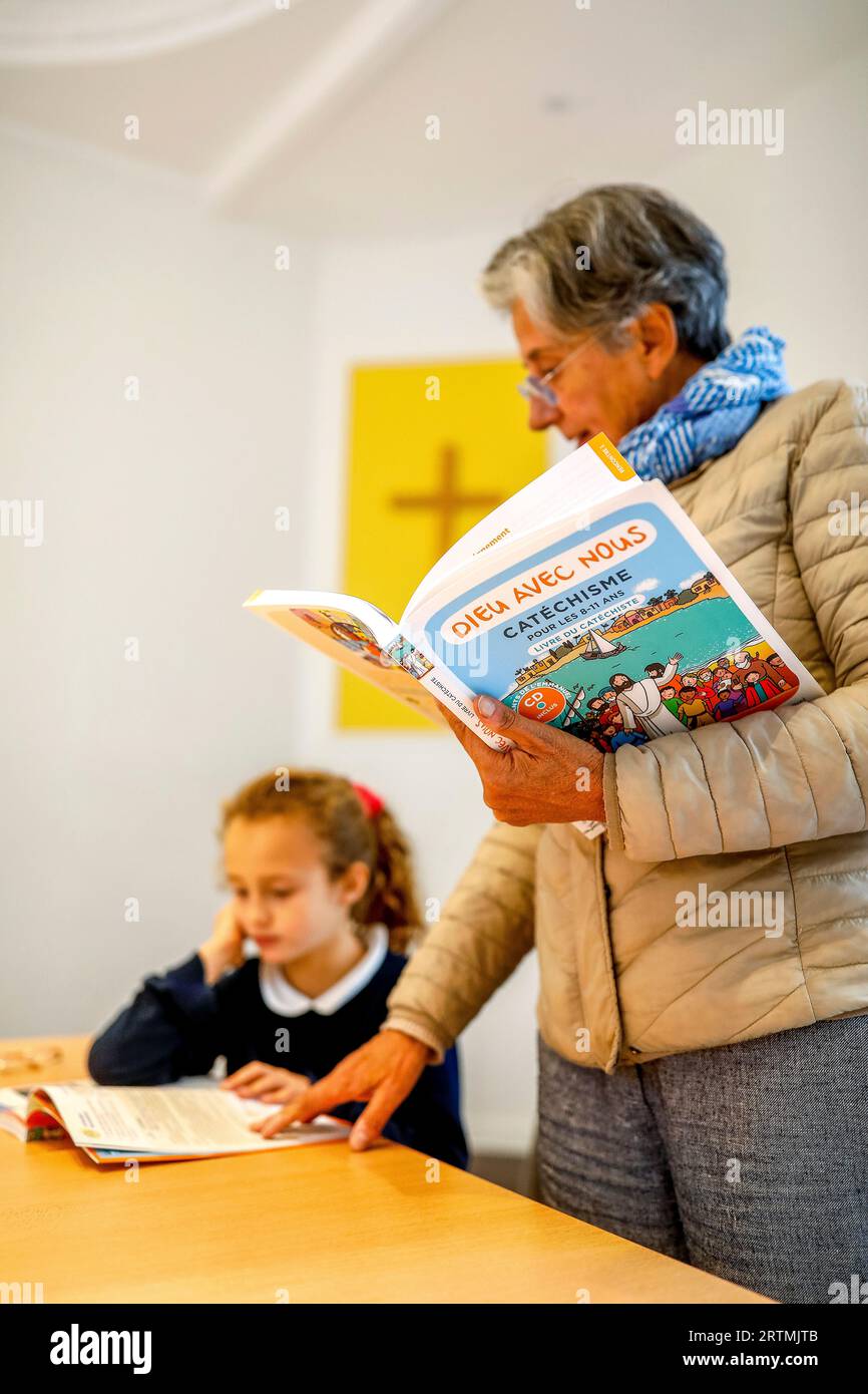 Catechism class hi-res stock photography and images - Alamy