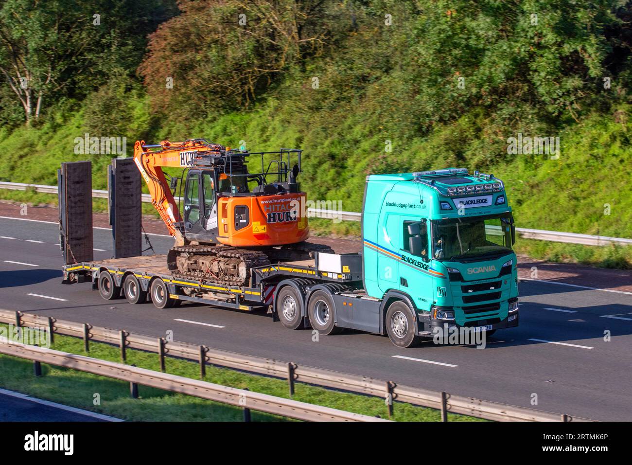 Hitachi tracked vehicel hi-res stock photography and images - Alamy