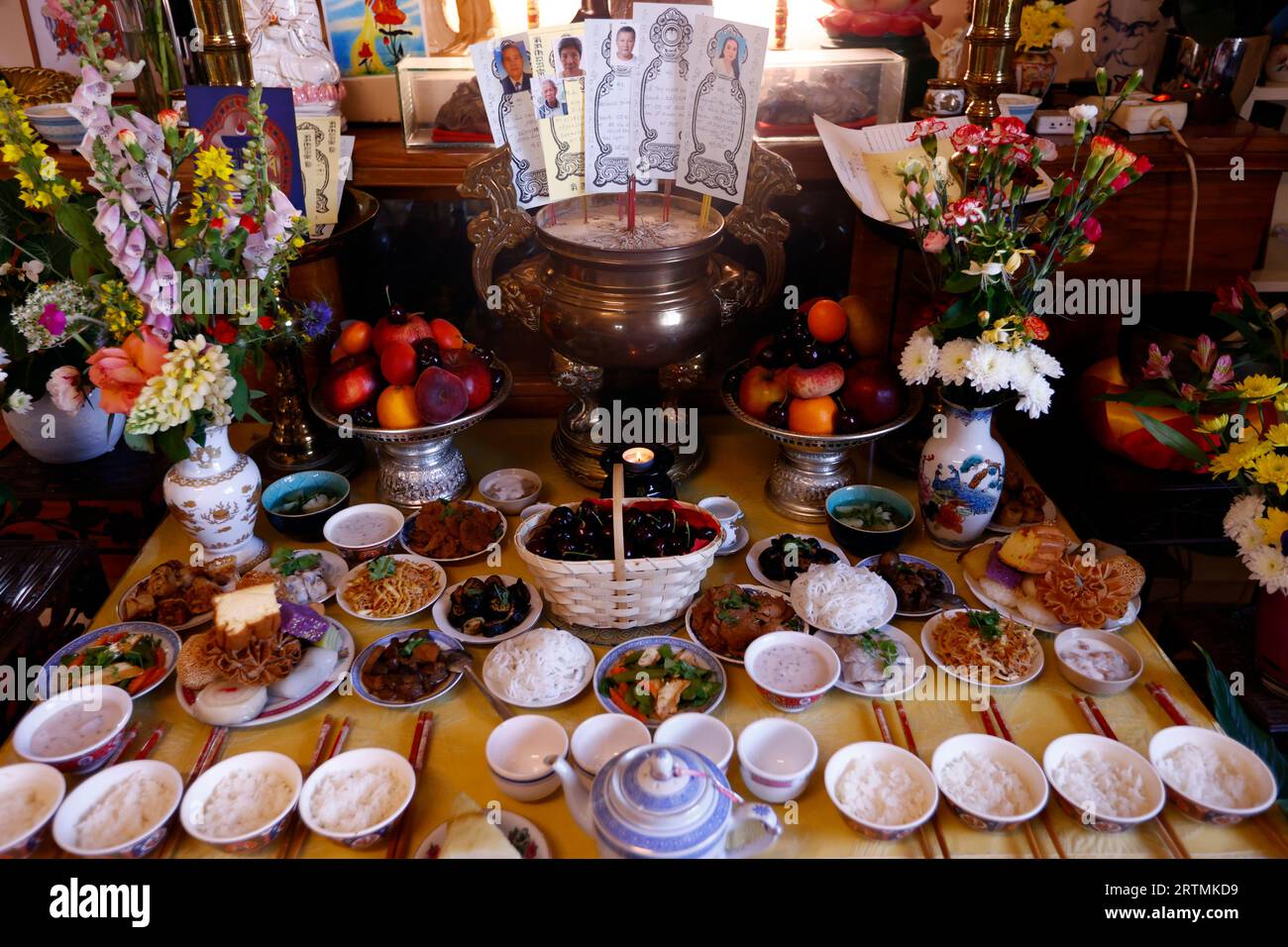 Tu An buddhist temple. Ancestor altar. Vegetarian offerings for ...