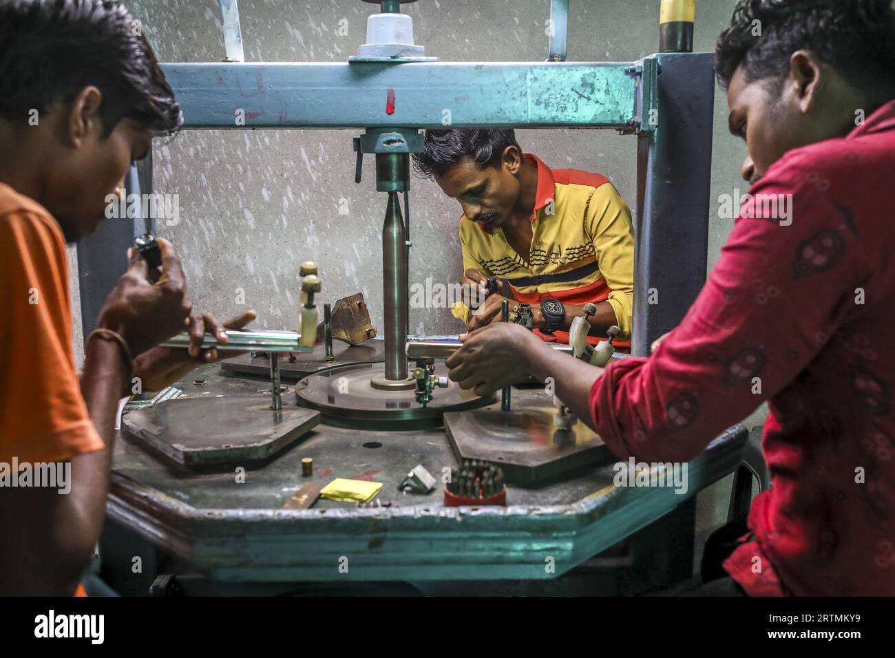 Diamond polishing india hi-res stock photography and images - Alamy