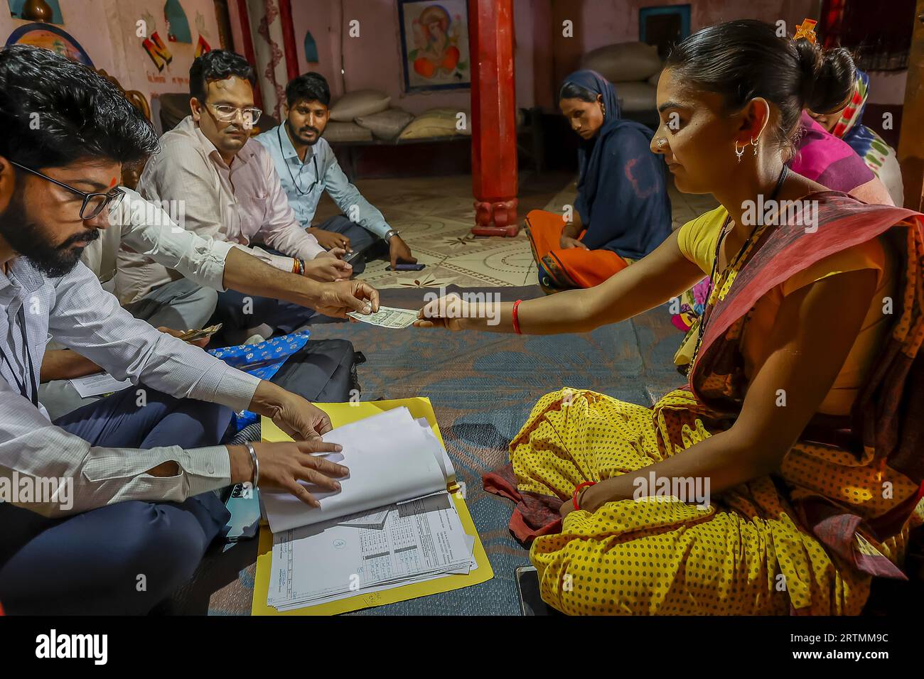 Microfinance meeting india hi-res stock photography and images - Alamy
