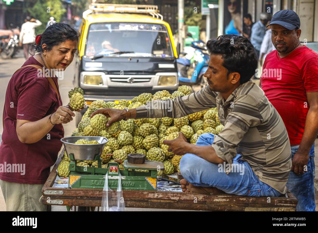 Fruit stall in Mumbai, India Stock Photo - Alamy
