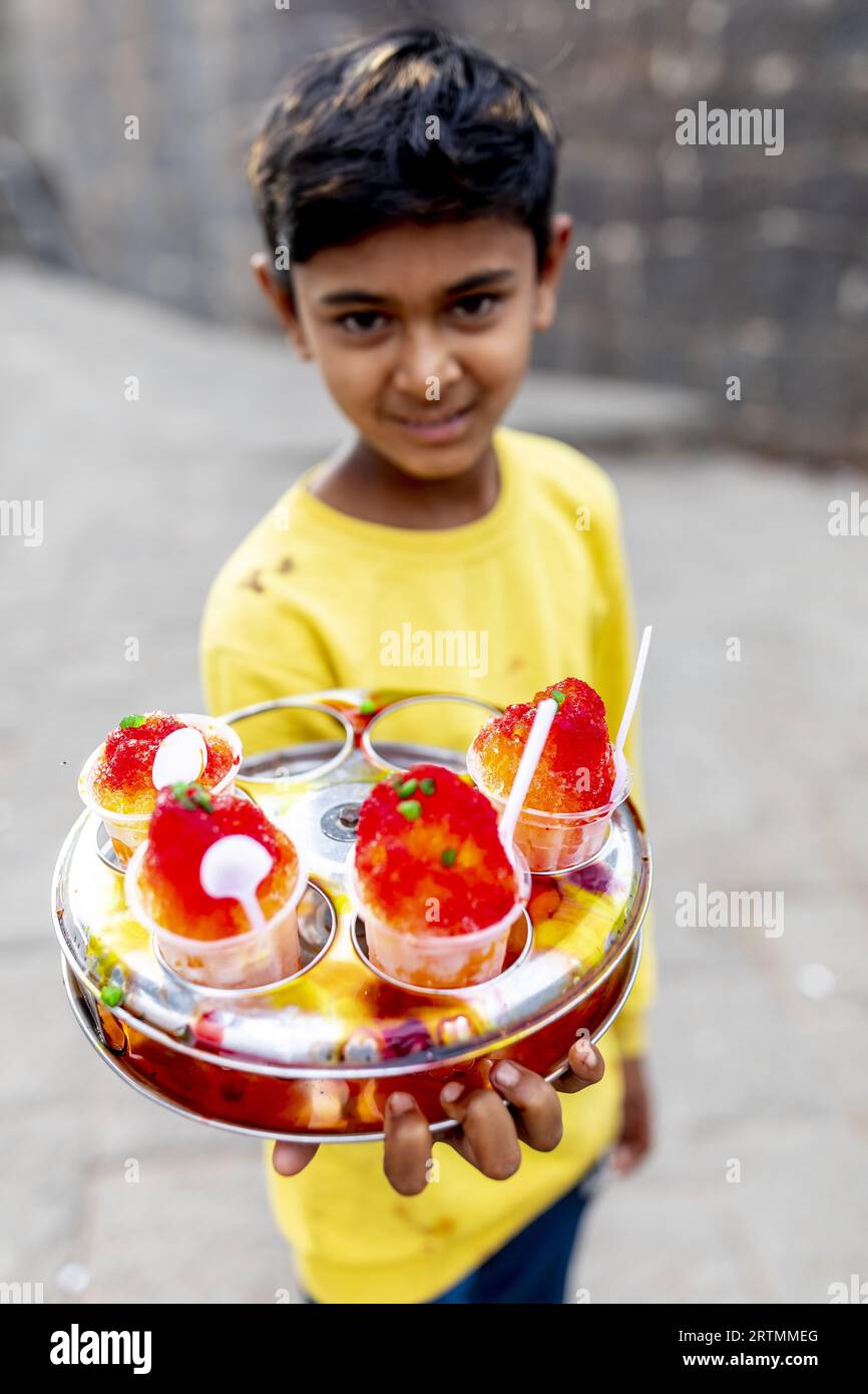 Boy selling ice drinks in Daulatabad, India Stock Photo - Alamy