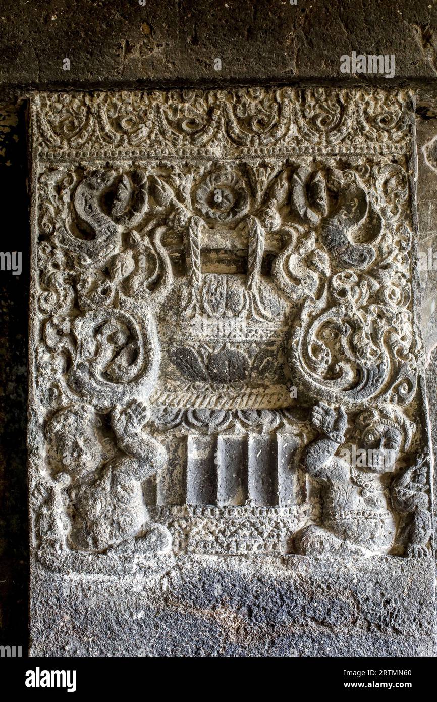 Ellora cave 10 hi-res stock photography and images - Alamy