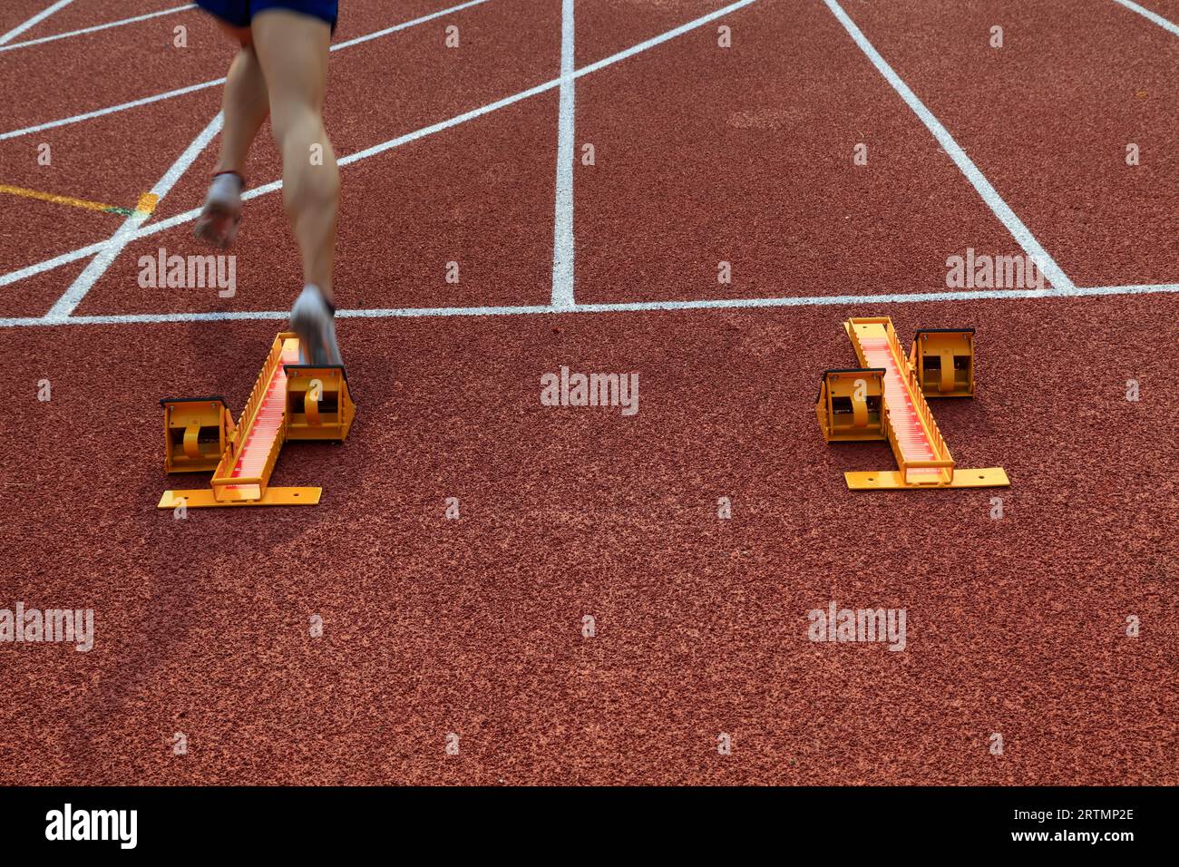 Hundred meters sprint hi-res stock photography and images - Alamy