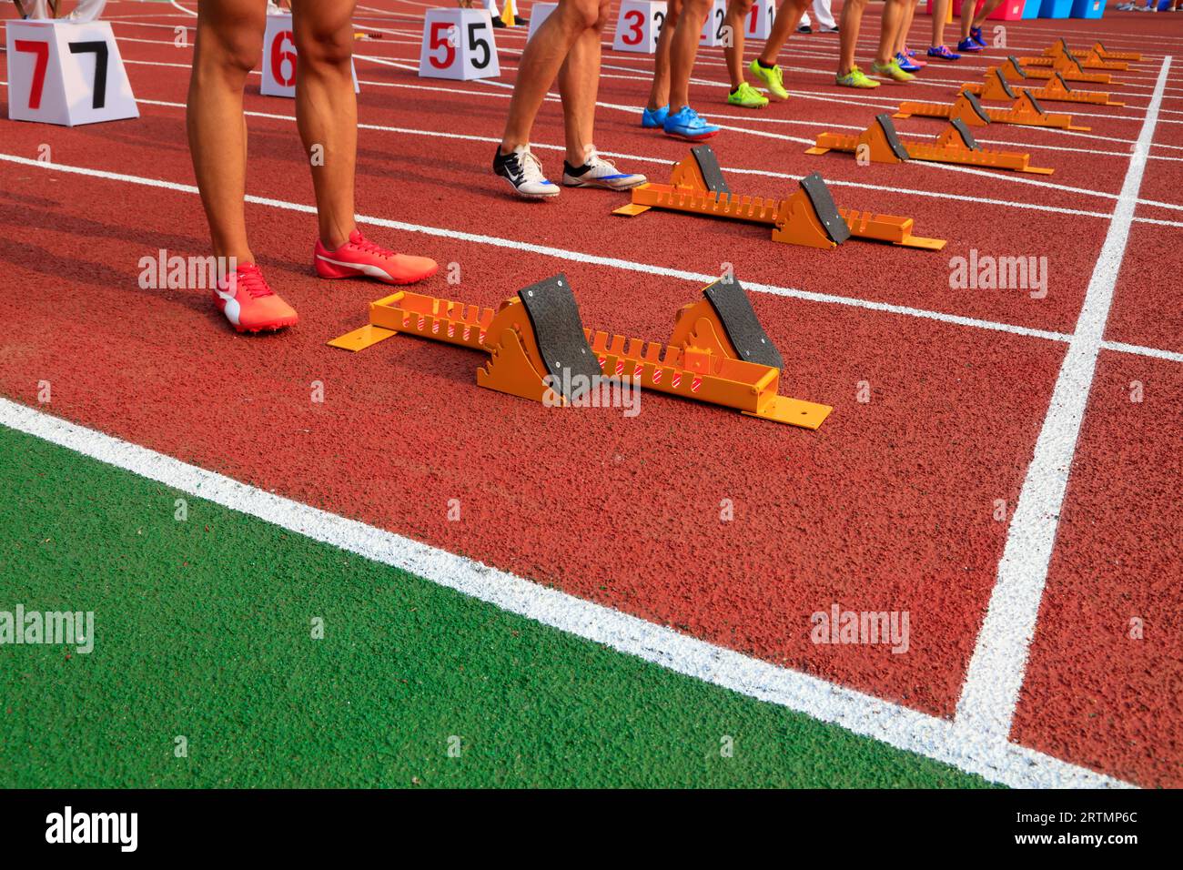 Run up devices hi-res stock photography and images - Alamy