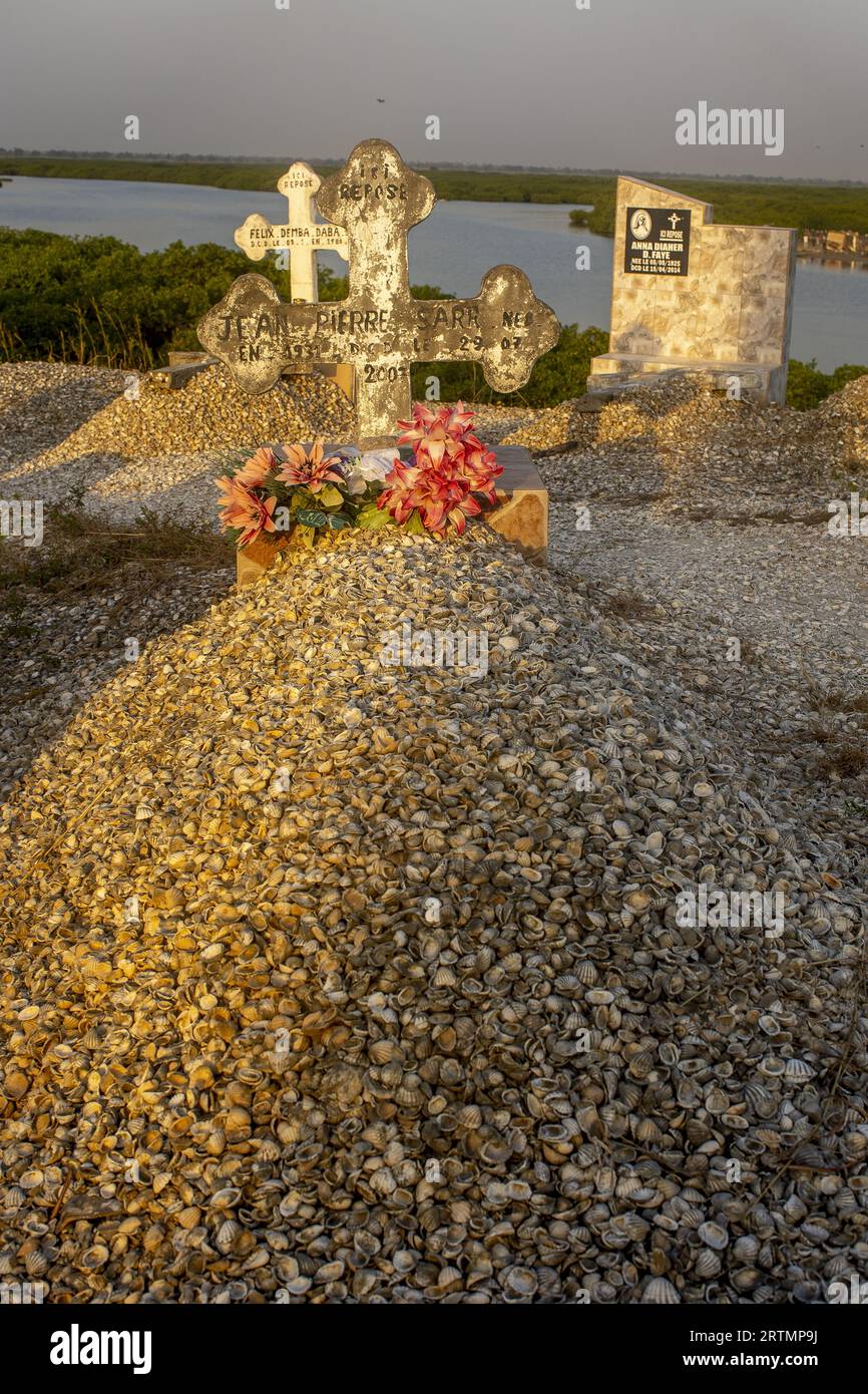 Catholic graveyard in Fadiouth, Senegal Stock Photo - Alamy