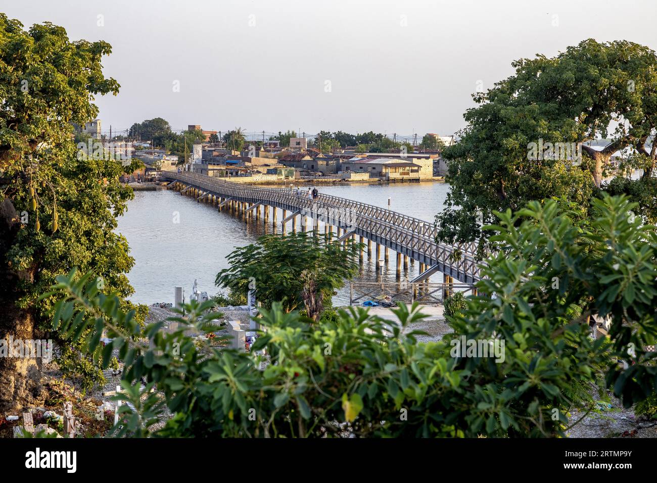 Catholic graveyard and bridge in Fadiouth, Senegal Stock Photo - Alamy