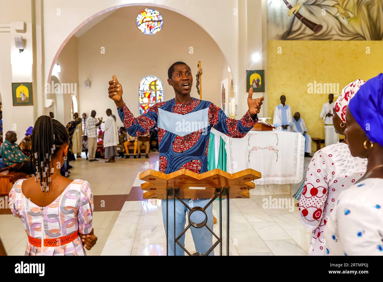 Sunday mass in Notre Dame de la Delivrance basilica, Keur Moussa ...