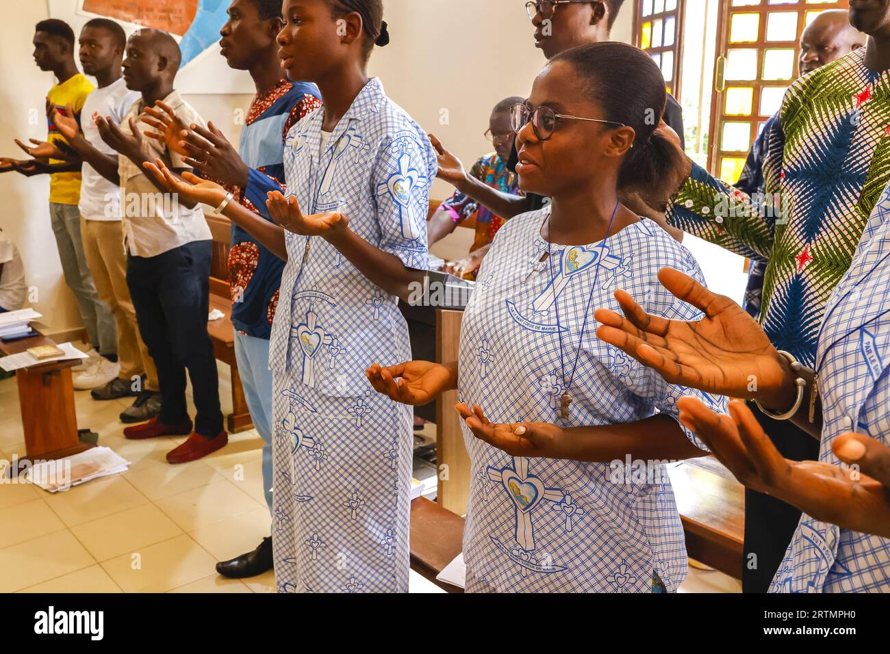 Sunday mass in Notre Dame de la Delivrance basilica, Keur Moussa ...