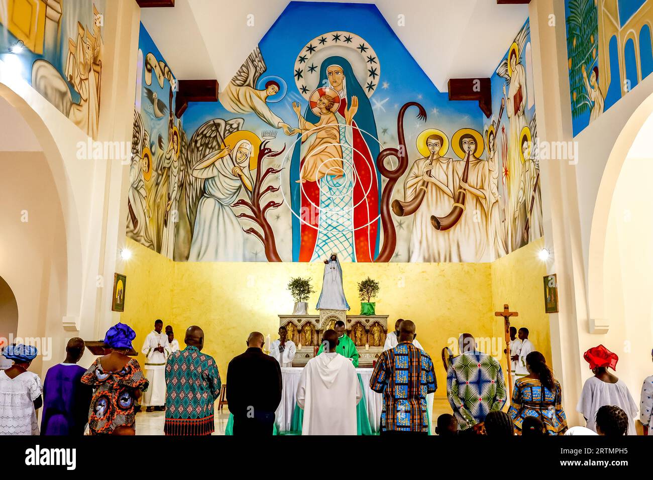 Sunday mass in Notre Dame de la Delivrance basilica, Keur Moussa ...