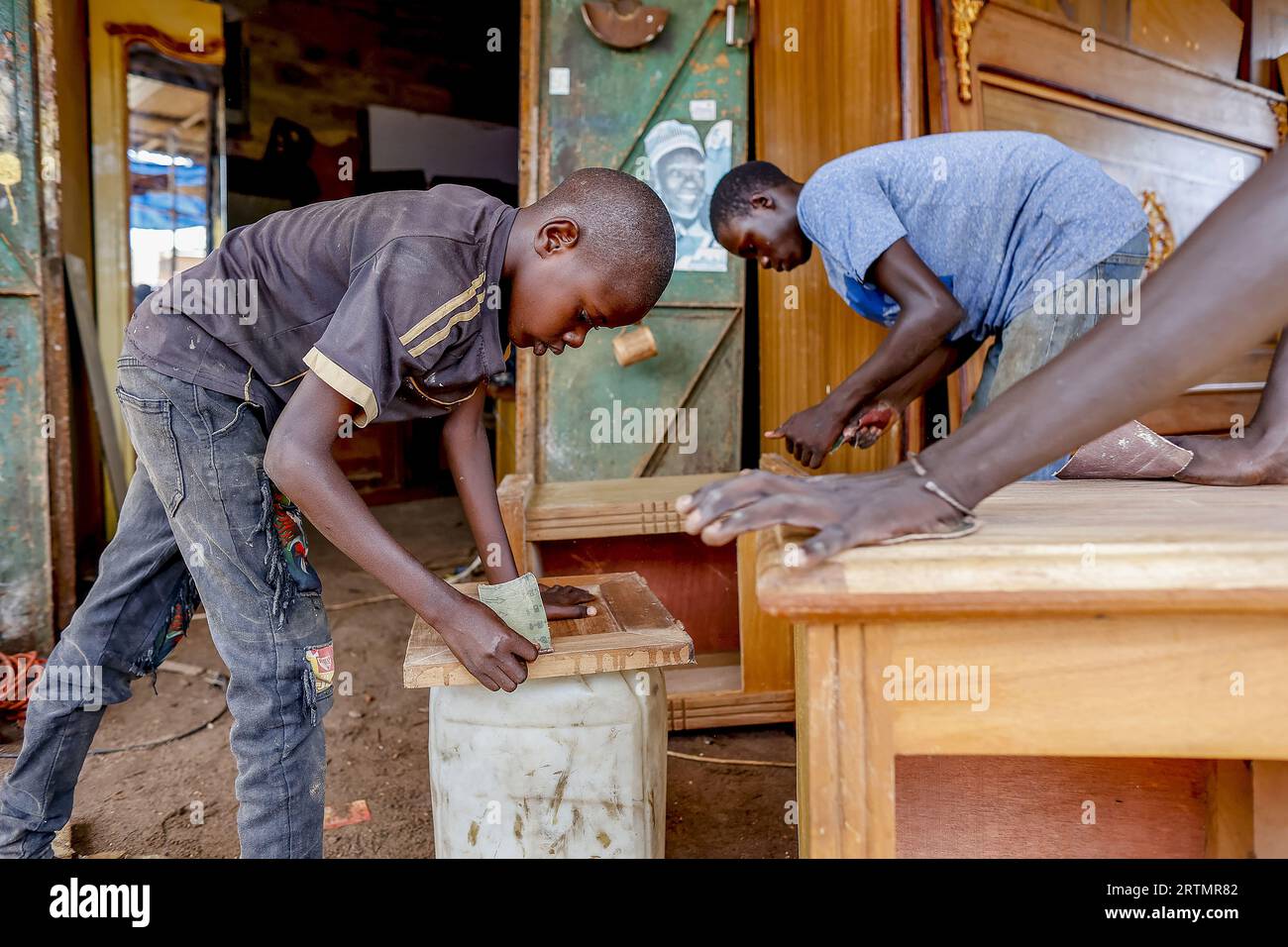 Jeune enfant africain hi-res stock photography and images - Alamy