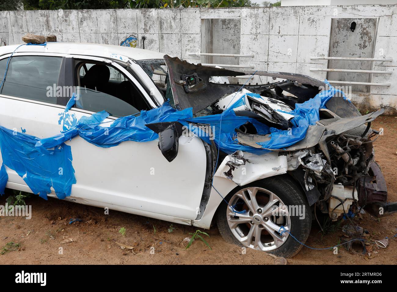 Car wreck in Fatick, Senegal Stock Photo - Alamy