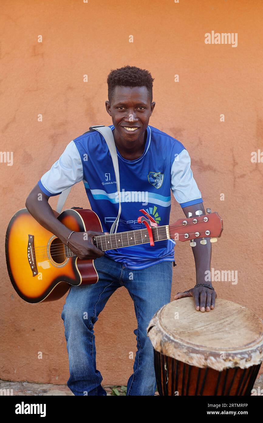 Tambour de djembé hi-res stock photography and images - Alamy