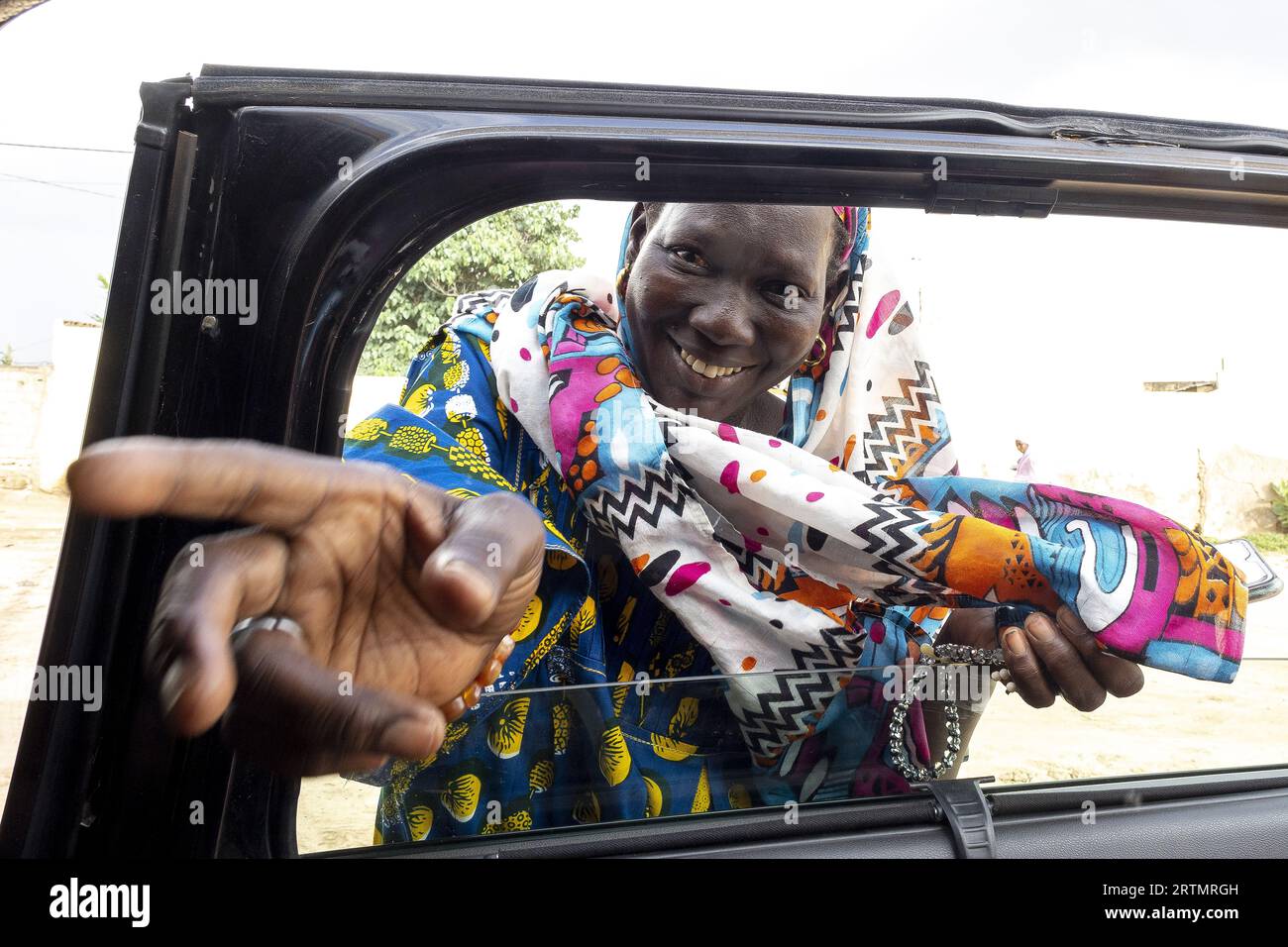 African waving goodbye hi-res stock photography and images - Alamy