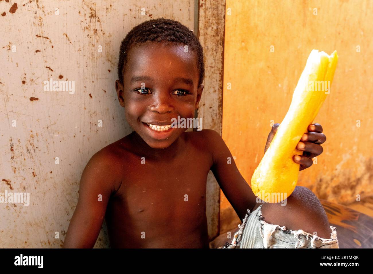 Boy eating breakfast at home in Thiaoune, Senegal Stock Photo - Alamy